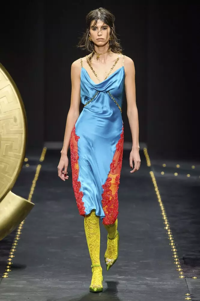 New Versace: Fashion House showed a collection for Millennalev, lovers in grunge 55571_49