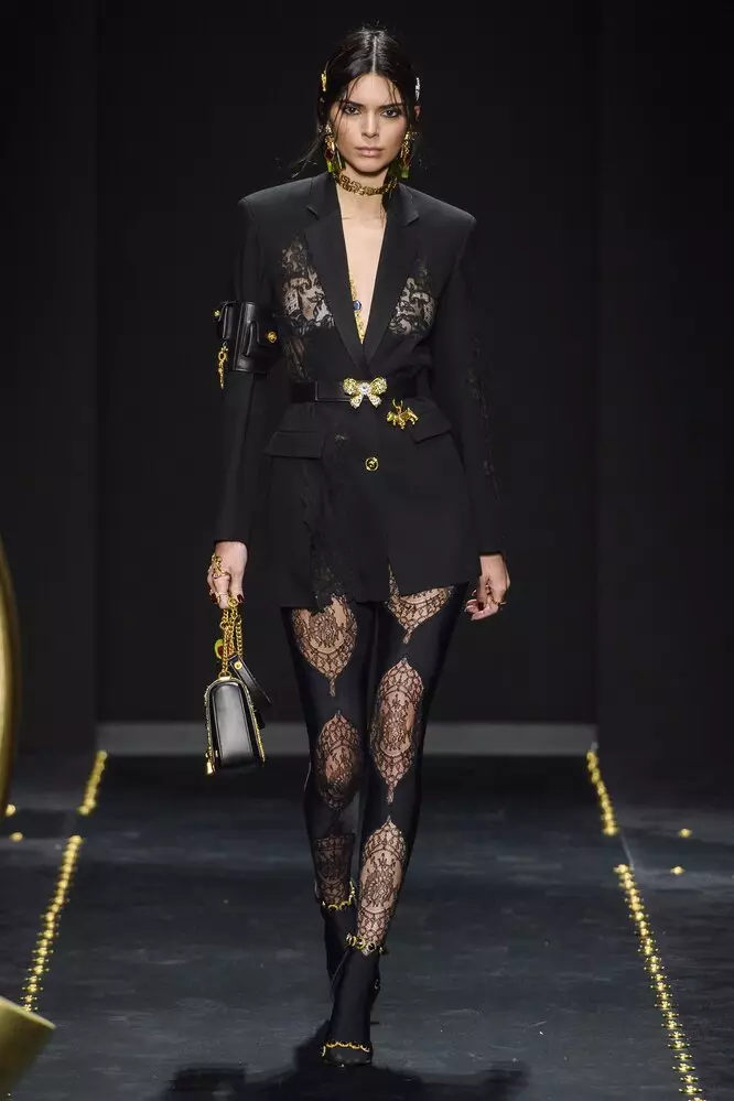 New Versace: Fashion House showed a collection for Millennalev, lovers in grunge 55571_52