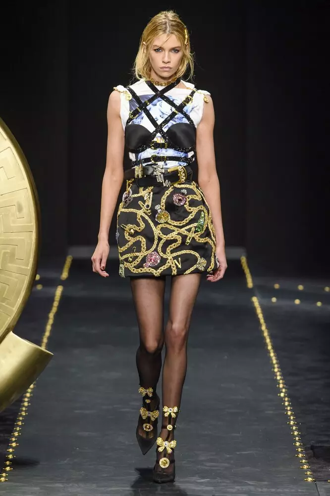 New Versace: Fashion House showed a collection for Millennalev, lovers in grunge 55571_54