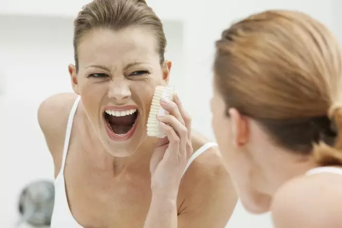 Scrubs VS Peelings: What to choose for skin cleansing in winter 55576_2
