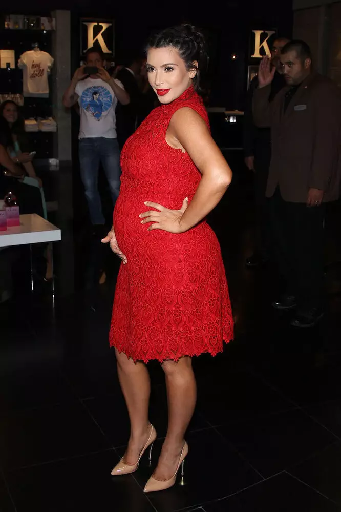 Kim Kardashian emphasized the lush bust in red leather jumpsuit 55580_4