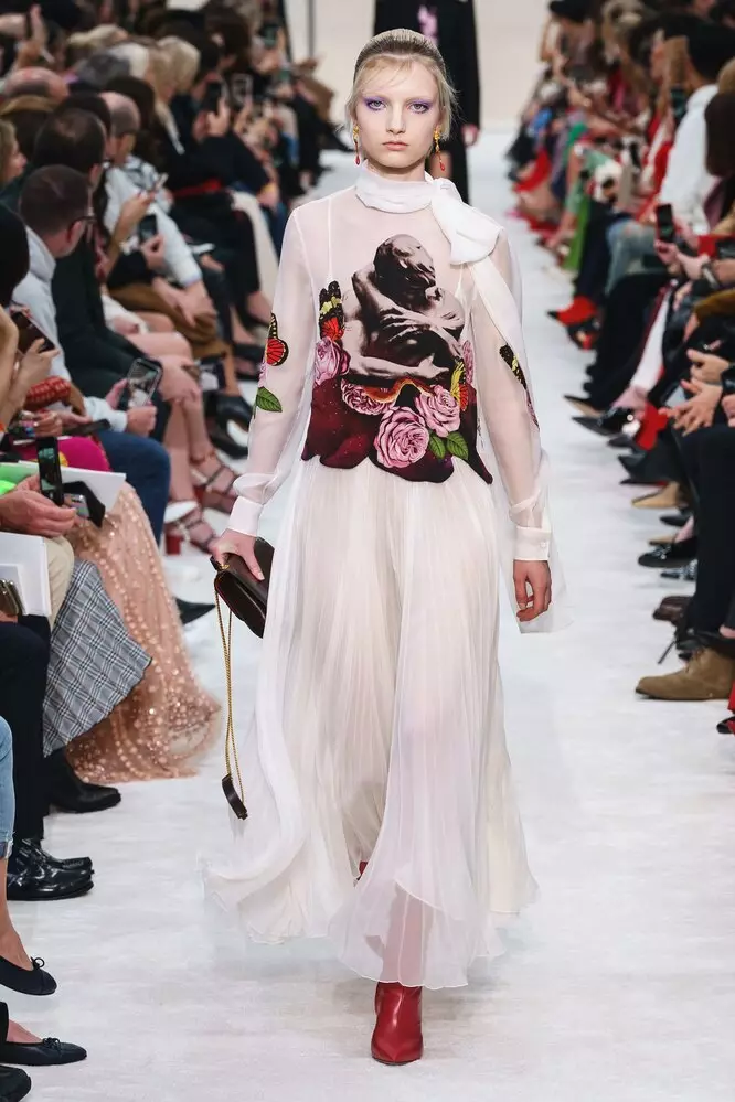 Roses, Cupids and Chains in the Valentino Collection Autumn Winter 2019 55753_19