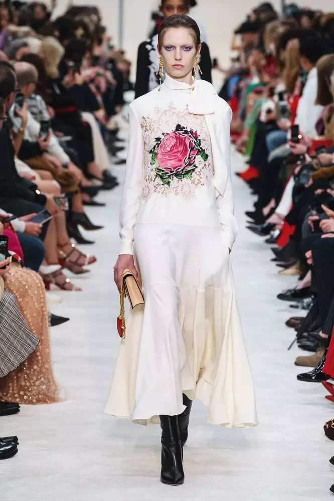 Roses, Cupids and Chains in the Valentino Collection Autumn Winter 2019 55753_38