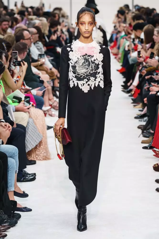 Roses, Cupids and Chains in the Valentino Collection Autumn Winter 2019 55753_39