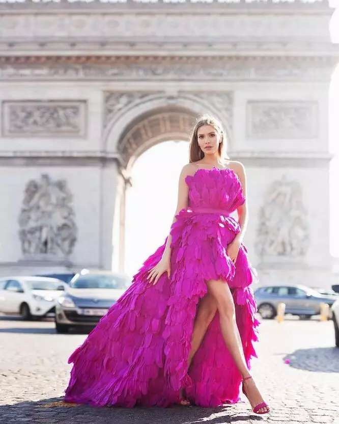 Elena Permnova in the Dress of Fuchsia's Color Covered by the Arc Triumphal Arch 55834_1