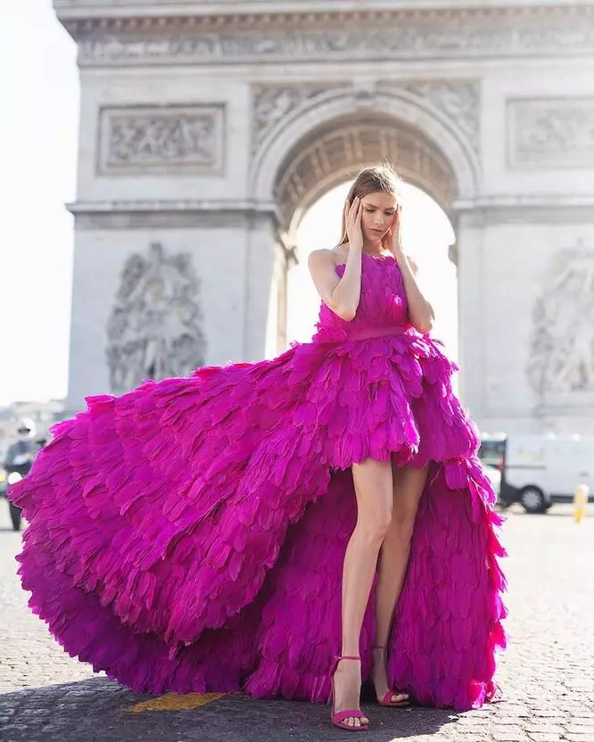 Elena Permnova in the Dress of Fuchsia's Color Covered by the Arc Triumphal Arch 55834_2