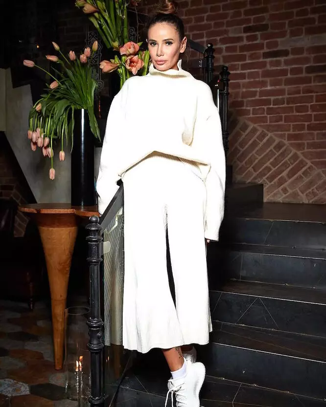 Iza Anokhina in Total White from Cusls and Sweater went to the 