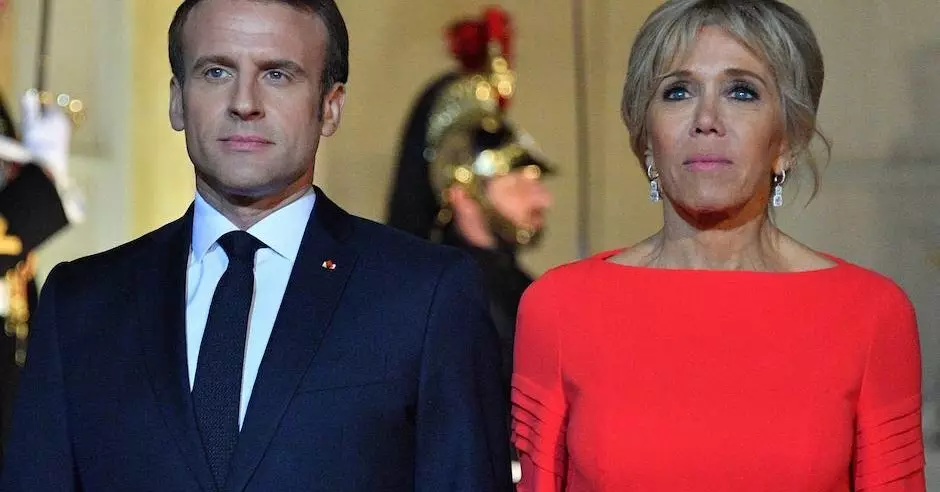 Brigitte Macron in a dress with a cut arranged dinner in the Champs Elysée Palace
