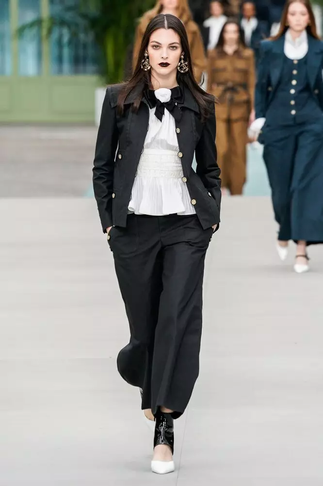 Lady on the way: Chanel Resort 2020 collection 57276_1