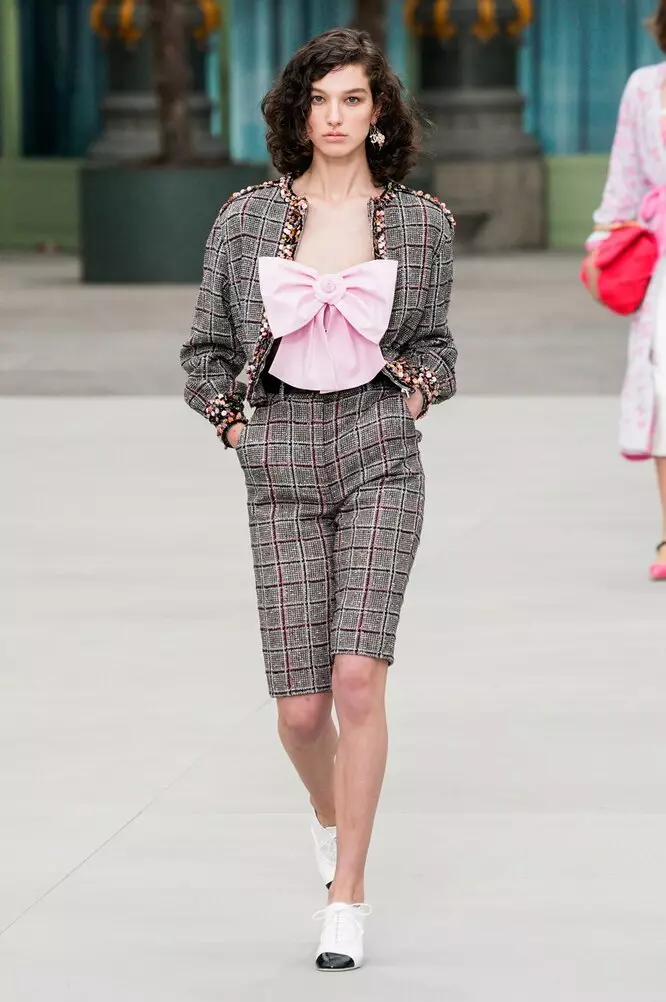 Lady on the way: Chanel Resort 2020 collection 57276_27