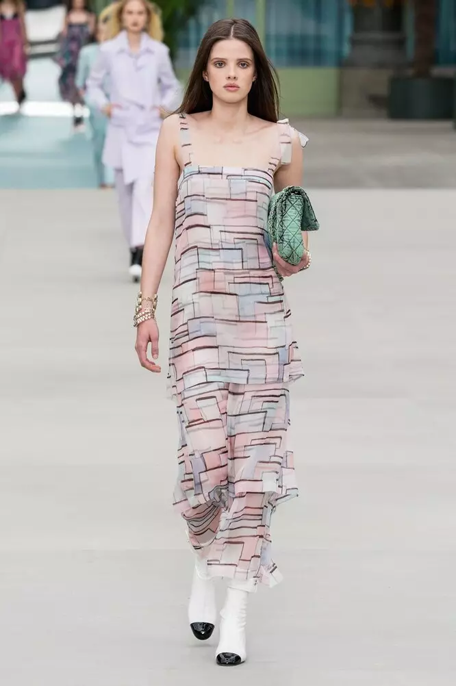 Lady on the way: Chanel Resort 2020 collection 57276_46