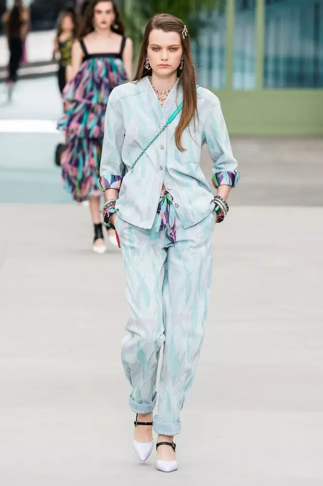 Lady on the way: Chanel Resort 2020 collection 57276_48