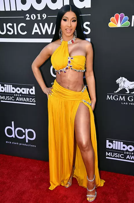 12 brightest outfits from the Billboard Music Awards awards ceremony 57326_3