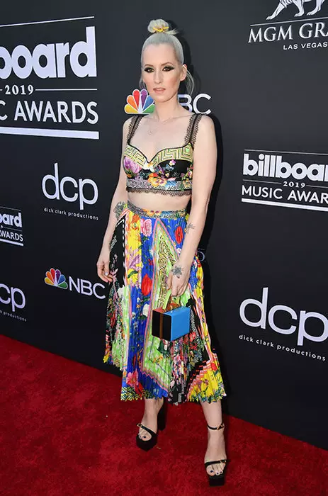 12 brightest outfits from the Billboard Music Awards awards ceremony 57326_4
