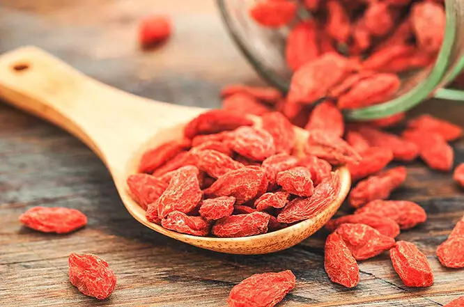 Goji, Spirulina and others: Is it possible to lose weight on superfids 57582_1