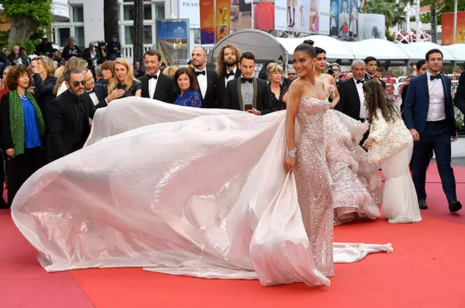 In all shine: the most sparkling dresses of the Cannes Film Festival 57695_3