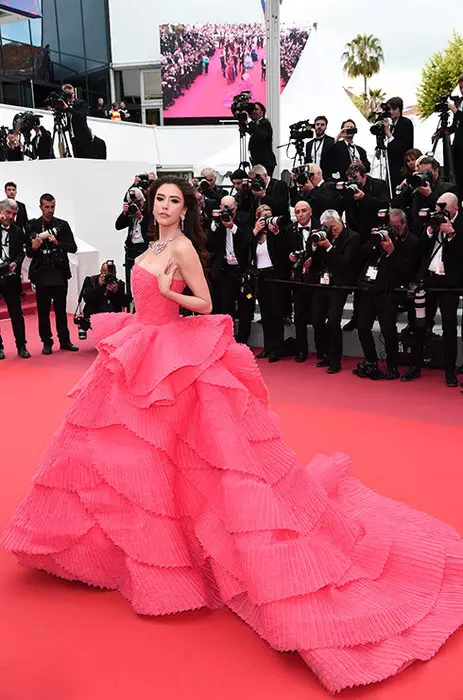 8 most spectacular red dresses of the Cannes Film Festival 57729_3