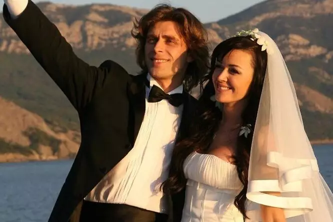 Të afërmit Anastasia Zavorotnyuk treguan fotografinë e saj të dasmës me Peter Chernyshev 580_1