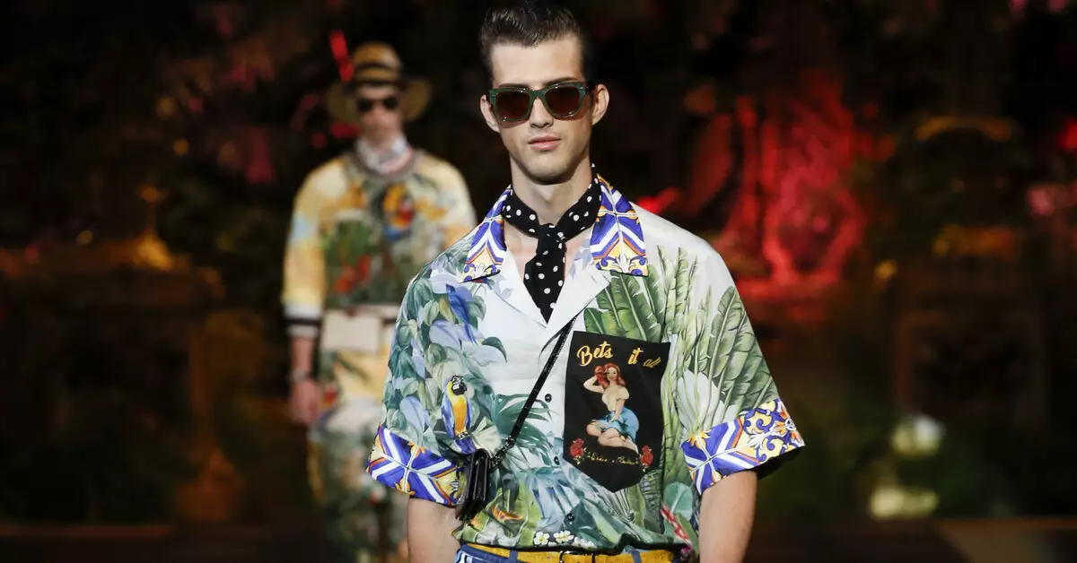 Flirt Bitljus and Pin-Ap Beauty in the Dolce & Gabbana S / S 2020 Male Collection