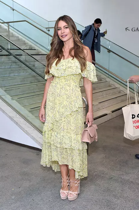 How To Wear Dresses With Floral Print: Romantic Style Sofia Vergara 58389_1