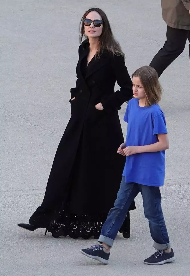 Tāpat kā Phoenix: Kā Angelina Jolie Style ir mainījies pēc laulības šķiršanas 587_10