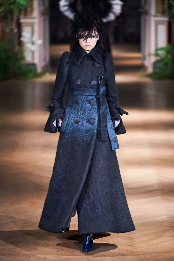 Last word: trends that gave us a high fashion week in Paris 58943_10