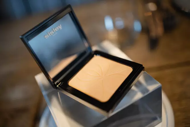 How was the presentation of the new powder Blur Expert from Sisley Paris in the Scandinavian restaurant BJORN 59061_2