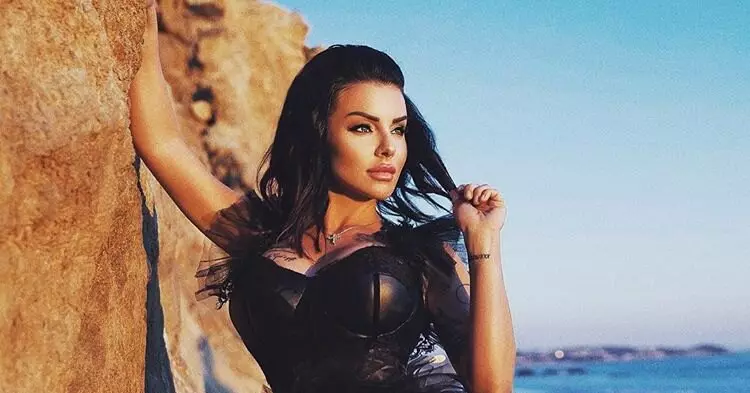 Julia Volkova akatumira mufananidzo nemurume asingazivikanwe. Uye vateveri havashungurudzi kuti uyu ndiye mukadzi wake