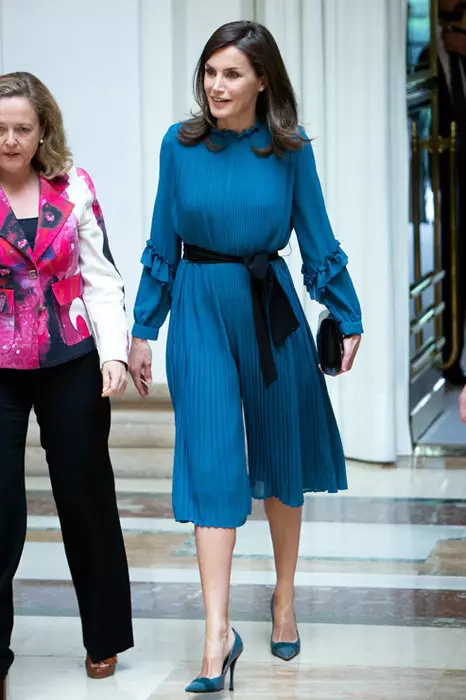 Democratic monarchy: How the Queen of the Leticia wears things from Zara 59397_2