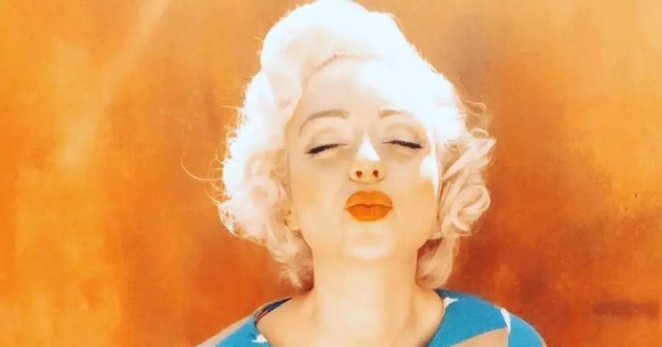 Like two drops: girls from Instagram who copy the image of Marilyn Monroe