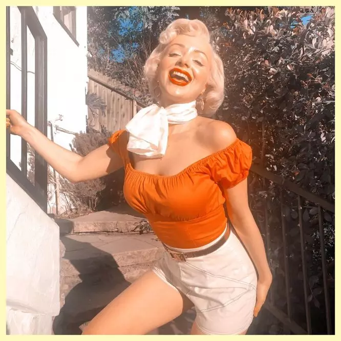Like two drops: girls from Instagram who copy the image of Marilyn Monroe 59554_1