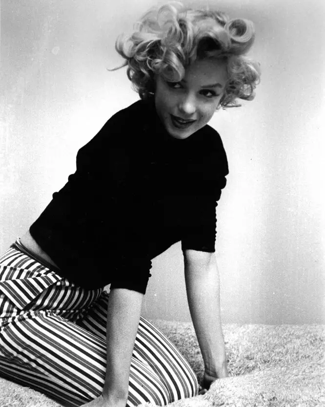 Like two drops: girls from Instagram who copy the image of Marilyn Monroe 59554_8