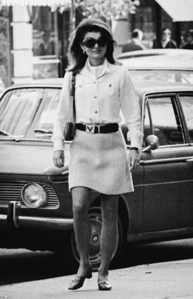 Simple arithmetic: how to distinguish the mini skirt of the 60s and 90s 59573_5