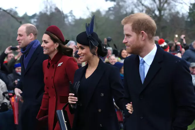 Prince William asked the younger brother to wave with a wedding 59810_2