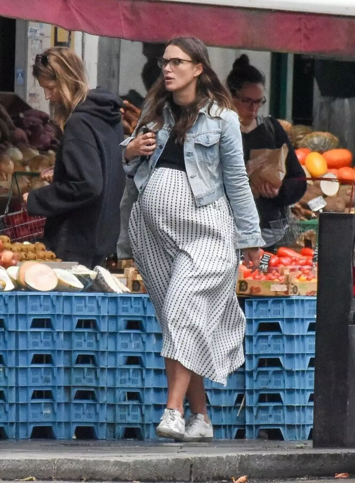 Belly is not a hindrance: stylish techniques that use pregnant actresses 60418_2