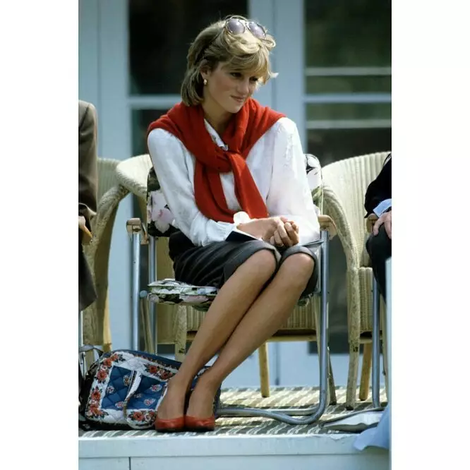 Just sketch on the shoulders: we carry Pullover as Princess Diana 60641_1
