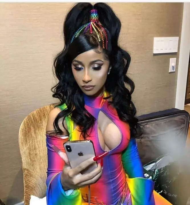 Winnie Harlow, Miley Cyrus and Cardi Bee: Stars who are masterfully worn neon 60727_9