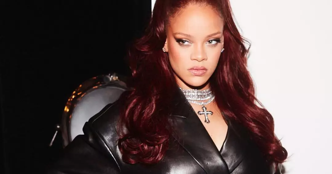 Rihanna shows how to wear things out of the 90s and avoid vulgarity