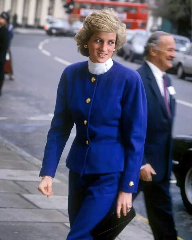 Royal Blue: coat in favorite color Princess Diana and Kate Middleton 60825_2