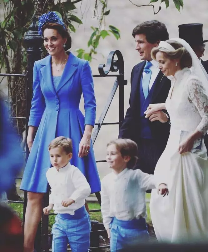 Royal Blue: coat in favorite color Princess Diana and Kate Middleton 60825_4