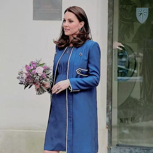 Royal Blue: coat in favorite color Princess Diana and Kate Middleton 60825_5