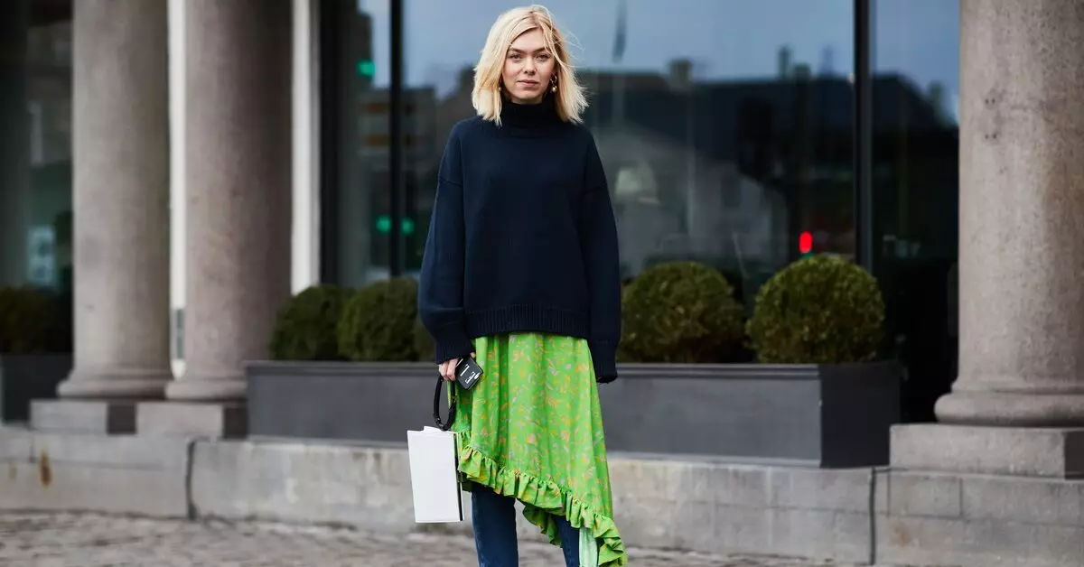 Skirt Plus Pants: We understand in the practicality of the new multi-layer trend