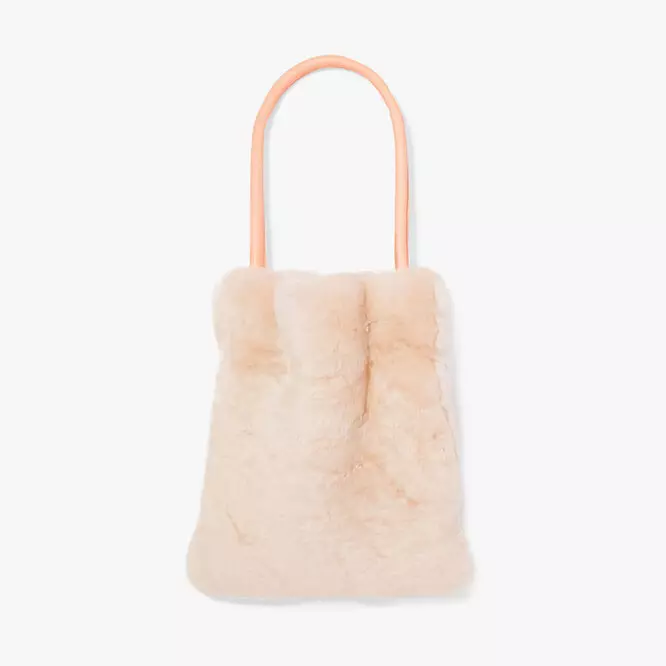 Affectionate and gentle: 10 fluffy bags that do not want to get out of the hands 60846_10