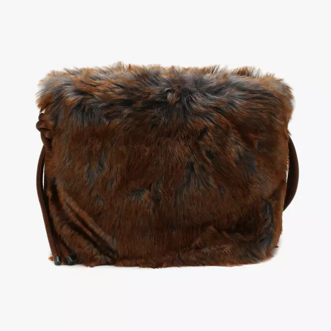 Affectionate and gentle: 10 fluffy bags that do not want to get out of the hands 60846_11