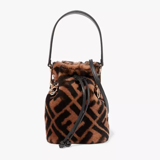 Affectionate and gentle: 10 fluffy bags that do not want to get out of the hands 60846_12