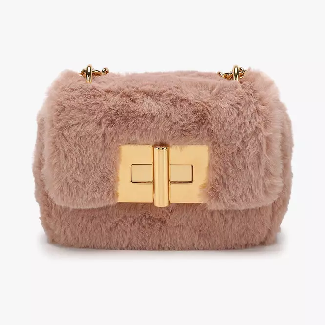 Affectionate and gentle: 10 fluffy bags that do not want to get out of the hands 60846_7