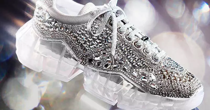 Crystals and gilding: Change old sneakers for more glamorous