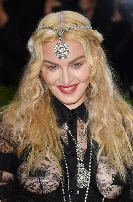 Madonna, Drew Barrymore and other stars with yellow teeth 60930_1