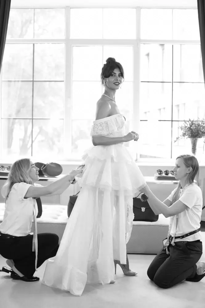 Ksenia Sobchak, Yana Rudkovskaya, Nadia Obolentseva: We understand the wedding dresses of stars 60975_5