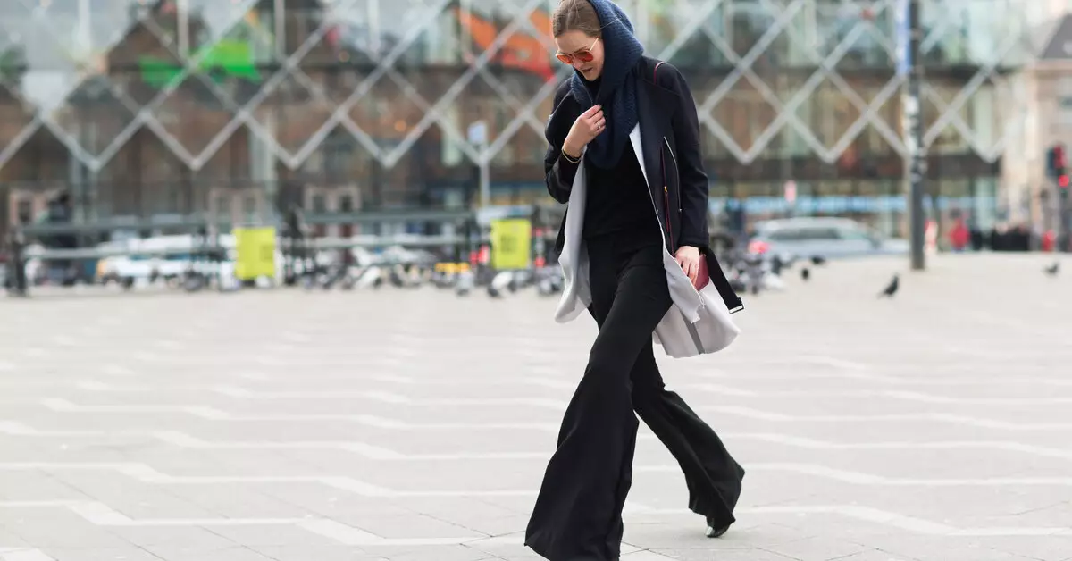 Better heels: Adhesive pants on a high waist, which will make you high